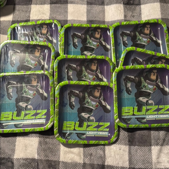 Disney | Party Supplies | Disneypixar Buzz Lightyear Party Plates ...